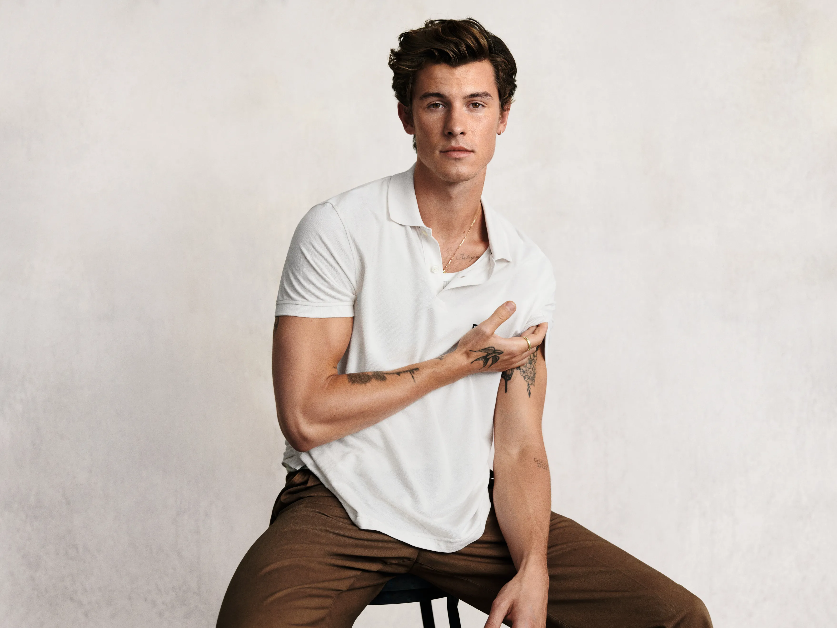 Shawn Mendes Causes Controversy With Unexpected Kiss Scene That Makes ...