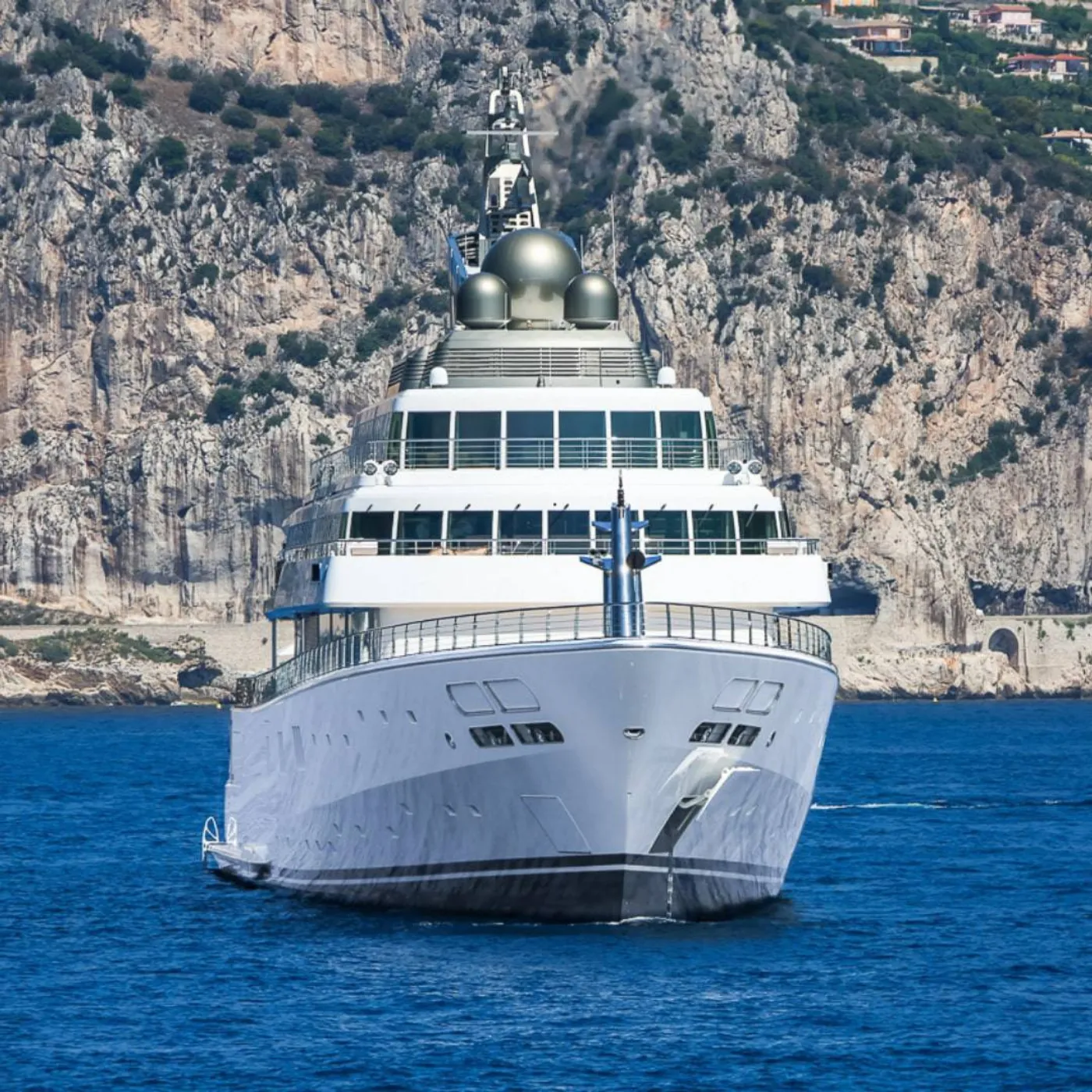 Larry Ellison’s $200 Million Floating Palace Rising Sun Sets A New ...