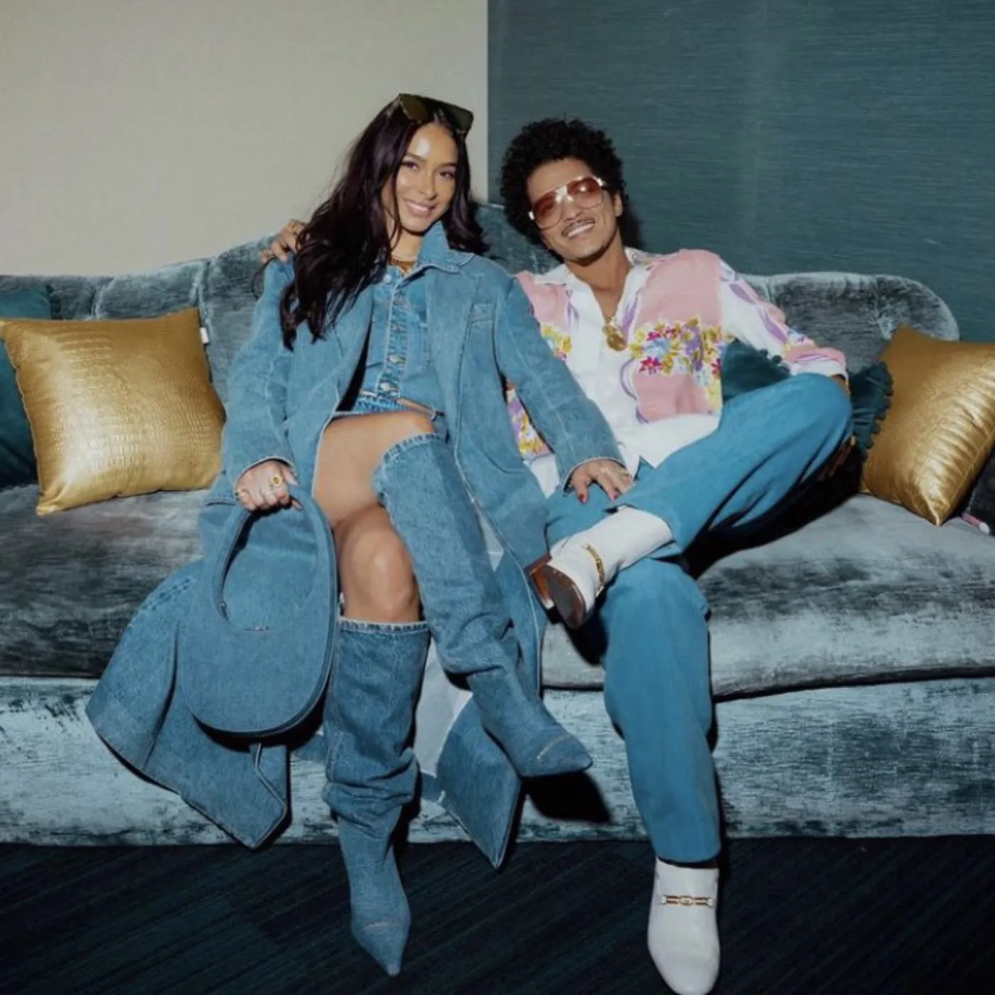 Bruno Mars Reunites With His Ex At A Wild Pool Party That Is Breaking ...